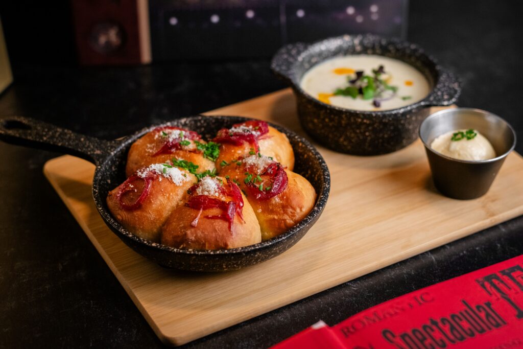 Dining at Cirque St. Armands Beachside