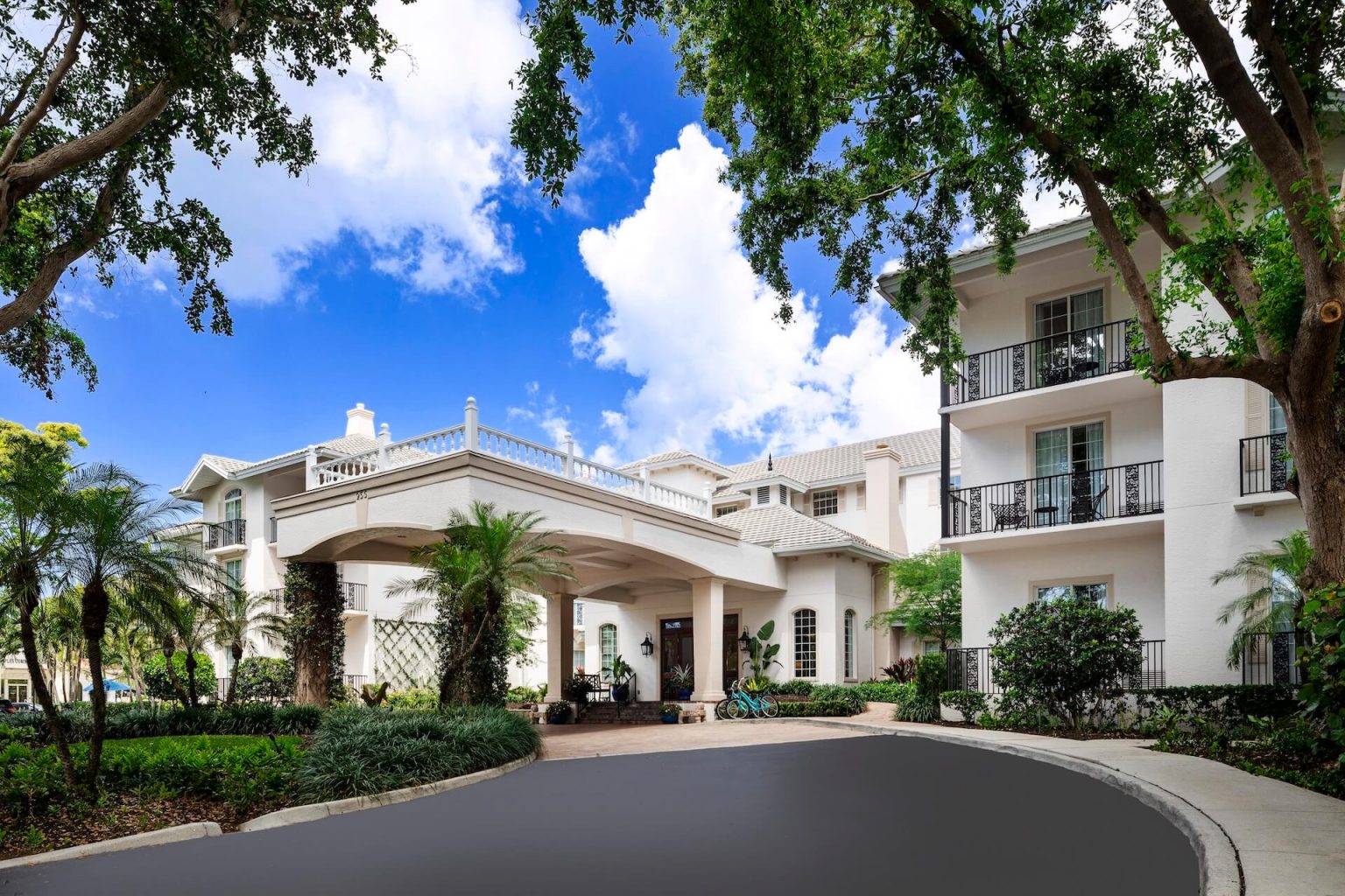 Beach Accommodations in Naples, FL | Edgewater Beach Hotel