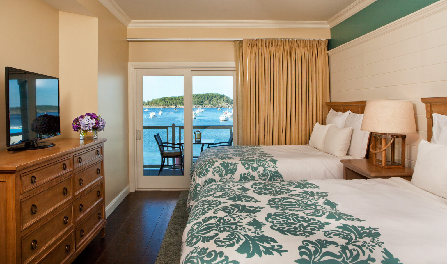 Bar Harbor Waterfront Accommodations | Harborside Hotel