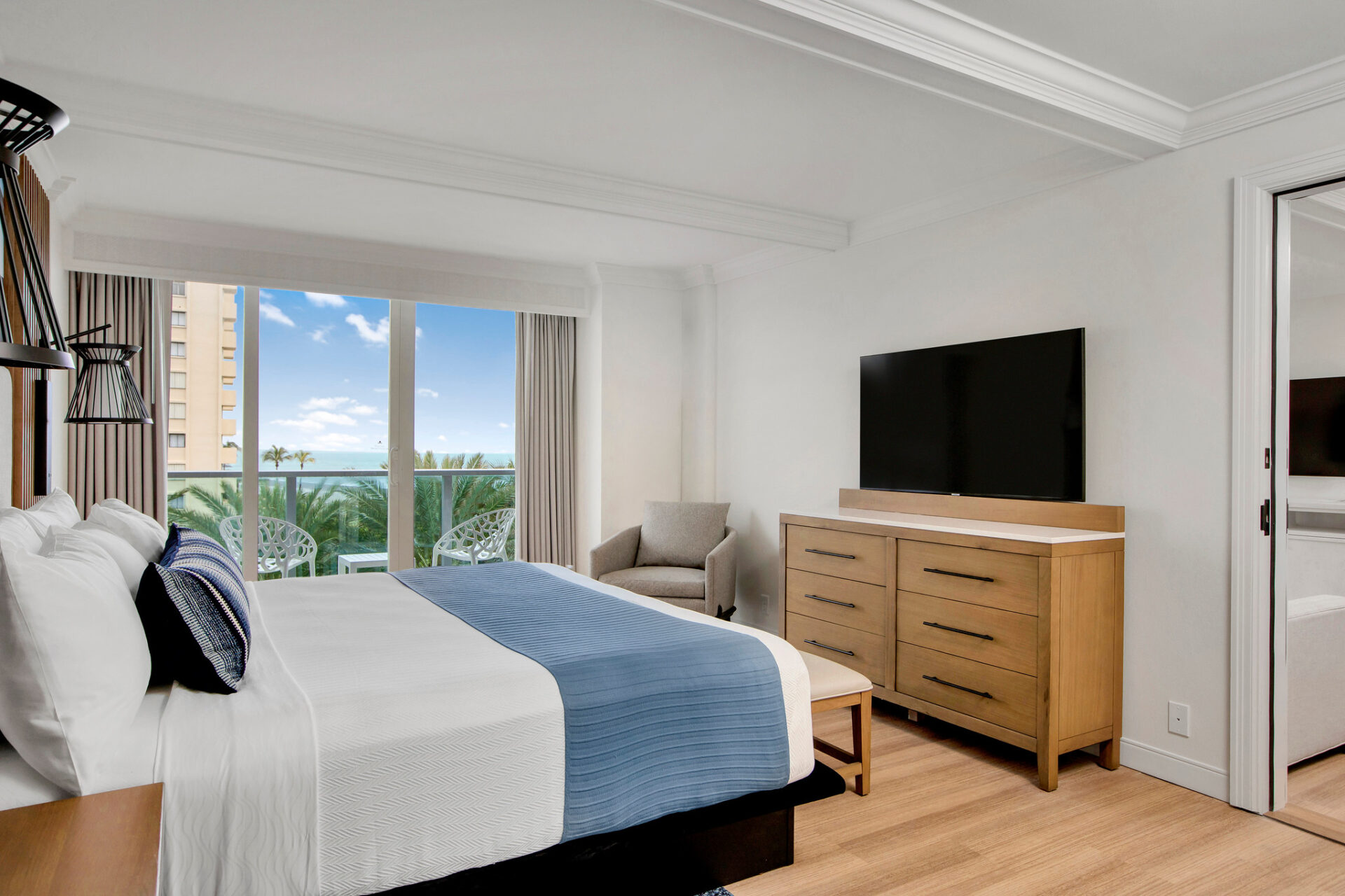 Jupiter Oceanfront Bars & Restaurants | Jupiter Beach Resort