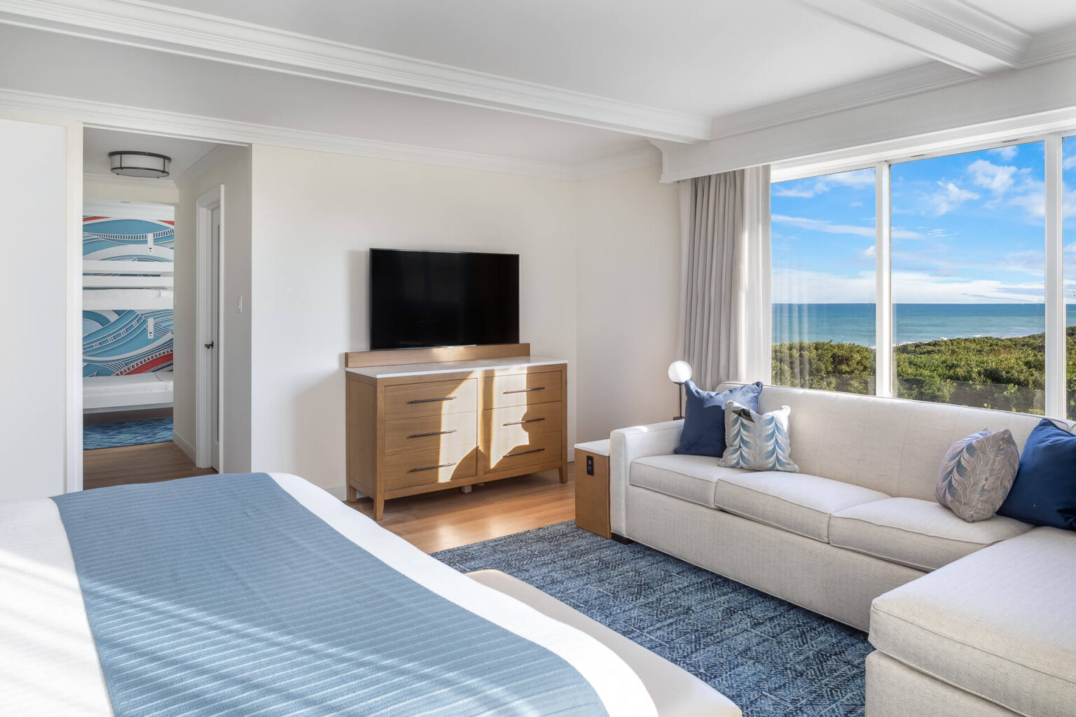 Beach Accommodations | Rooms & Suites | Jupiter Beach Resort