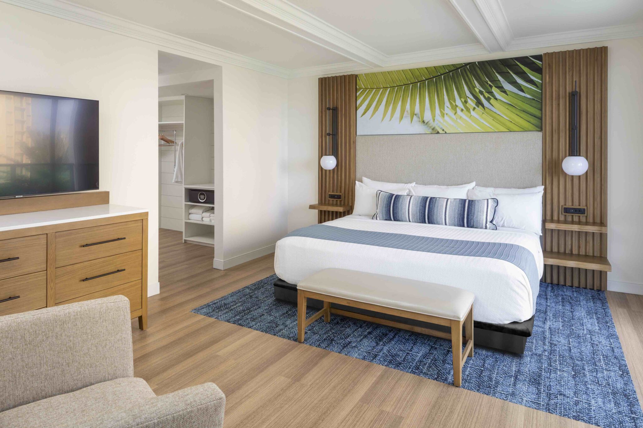 Beach Accommodations | Rooms & Suites | Jupiter Beach Resort